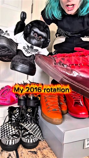 Kelp💚 on Instagram: "#2016 shoe collection🤓😳🫣🤭🤗🐼🫦😹#asmr"