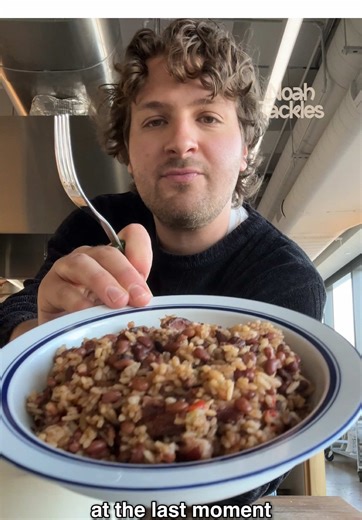 Hoppin’ John has its roots in Gullah Geechee cooking from the South Carolina Lowcountry and remains a New Year’s staple across the South. This version is inspired by Chef BJ Dennis. Get the recipe at the link in our bio! #f52community