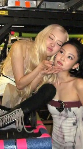 BLACKPINK💎 on Instagram: "😽🫶🏻 . . . #kpop #blackpink"