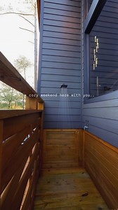 A cozy weekend here with you… mornings by the lake, afternoons in the hot tub, and evenings by the fire. This is what slowing down together feels like. 🌊🔥✨ Who’s ready for a getaway like this? 🖤 🎥: @mariahnoblitt #LakeDays #CozyCabinVibes #cabinvibes #uniqueairbnb #airbnbexperience #weekendgetaway #cabingetaway #natureretreat #romanticgetaway | Starlight Retreats