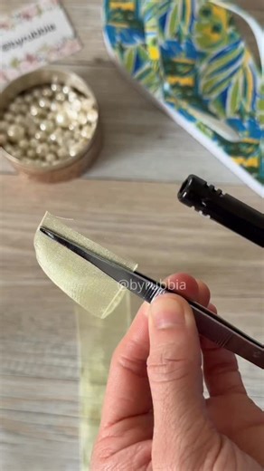 Rubbia on Instagram: "DIY flip flop makeover! Turn basic flip flops into something cute 🌼 #fyp #diy #makeover #flipflops #tutorial"