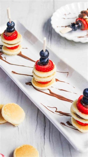 Comment "RECIPE" and I'll send it to you right away! 🎄 These mini pancake skewers are my new favorite way to make breakfast instantly cuter. 💛🥞 They take almost no effort, but somehow look way fancier than a regular stack of pancakes. 😉 And the best part? They’re super easy to grab and eat, which means less syrup mess and zero chaos if you’re feeding a crowd (or kids). Sweet, simple, and seriously so good. 💛 https://littlebitrecipes.com/mini-pancake-skewers/ #minipancake #pancakeskewers #be