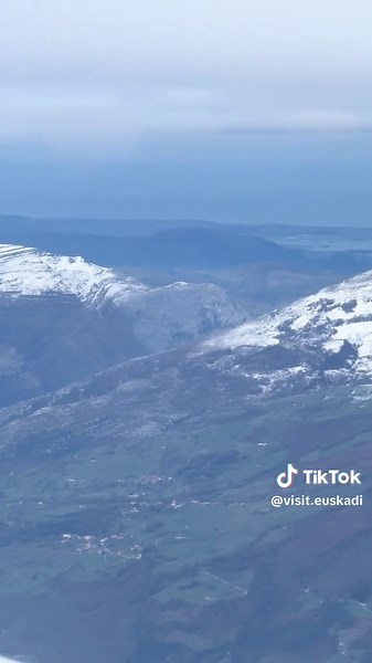 Who else feels their heart swell as we get closer to Euskadi Basque Country? Snow-covered landscapes from the sky… pure magic. ❄️✨ #VisitEuskadi #Euskadi #BasqueCountry