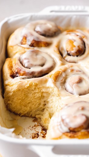 These vegan cinnamon rolls are sweet, sticky, soft and fluffy perfection — they taste like they came straight from the bakery! You need to try them I couldn’t think of a better way to kick off September than with a batch of freshly baked cinnamon buns over a lazy weekend brunch. Full recipe is on my site - head to my bio or google “Vegan Cinnamon Rolls Addicted to Dates” Happy baking x #cinnamonrolls #cinnamonbuns #veganbaking | Addicted to Dates