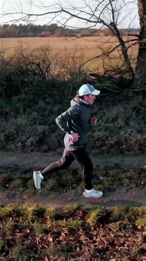 50min run: 4min easy, 1min high cadence. Wakes up the legs & improves form! 🧠👟