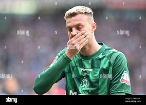 Bremen, Germany. 19th Apr, 2025. Soccer: Bundesliga, Werder Bremen - VfL Bochum, Matchday 30, Weserstadion. Werder's Marvin Ducksch goes into half-time. Credit: Carmen Jaspersen/dpa - IMPORTANT NOTE: In accordance with the regulations of the DFL German Football League and the DFB German Football Association, it is prohibited to utilize or have utilized photographs taken in the stadium and/or of the match in the form of sequential images and/or video-like photo series./dpa/Alamy Live News Stock P