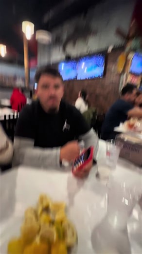 Magic 🪄 ❤️ @The Boiling Crab #magic #magician #loveyou #hollywood #walkoffame #magictrick #? #lovely #boilingcrab