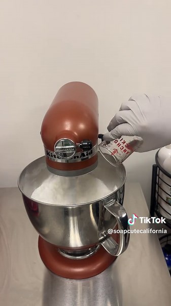 starting the new collection off strong😍 #559 #fresno #clovis #smallbusiness #bathbombs #bathbombmaking #satisfying #showertok #packingorders #packanorderwithme #vlog #girls #target #sephora #makeup