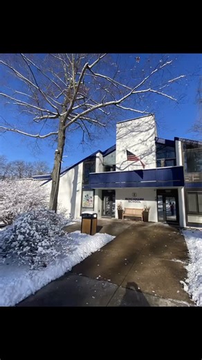 Yesterday, our Benchmark community came together for our 6th Annual MLK Service Day — a meaningful hour dedicated to giving back and serving others. ❤️ Families gathered to take part in hands-on, family-friendly service projects, choosing to: 🧶 Make blankets for community members in need, 🧸 Sew felt animals for local students receiving weekly food backpacks, 🥘 Cook homemade banana bread for a neighborhood community refrigerator, and 🎨 Create placemats for nursing homes and send large hugs to