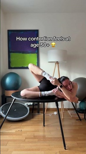 Does contortion hurt? 🥹 #contortionist #contortiontraining