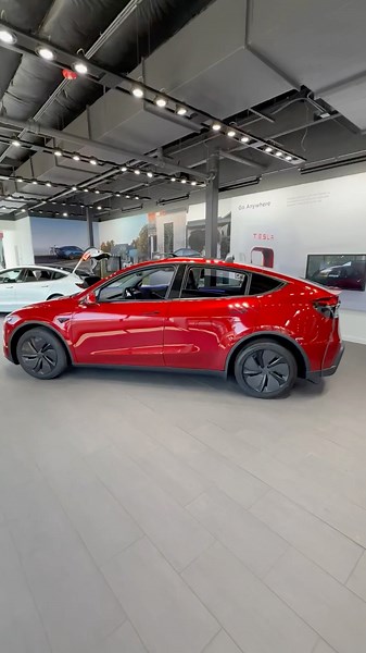 2026 Tesla Model Y Juniper Second Row Seat Comfort | Moon Roof Interior Review