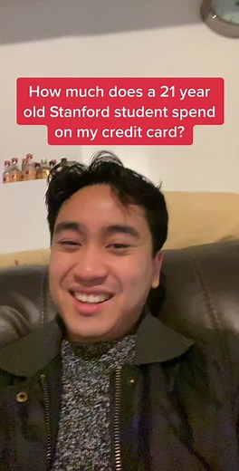 How much does a 21 year old college students spend on my credit cards in a week? #genzfinance #oldersibling #buffaloexchange #greenscreen #greenscreenvideo