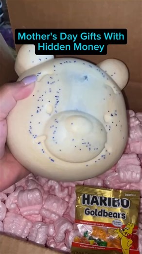 COMMENT WORD "SURPRISE" BELOW FOR CHANCE TO WIN A FREE ONE! GIVEAWAY TIME! WOO HOO! WANT ONE?! CASH CANDLES, JEWELRY CANDLES, CASH WAX MELTS AND CASH BATH BOMBS , OH MY! GREAT GIFTS! CLICK HERE > https://iLoveSurprises.com or CLICK LINK IN THE BIO 殺珞 TO GO SHOPPING !  | ilovesurprises.com | Facebook