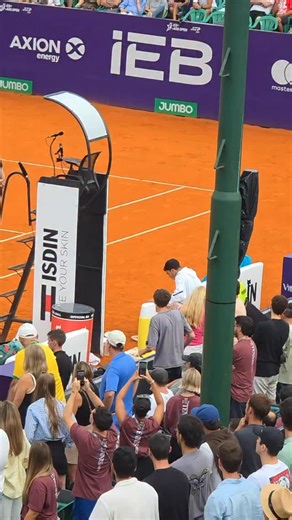 CERÚNDOLO Y EL TROFEO DEL ARGENTINA OPEN 🧉🇦🇷🏆 Fran venció 6-4 y 6-2 a Darderi en la final y alzó la copa del ATP 250 frente a su público 👏🏻👏🏻👏🏻 🎥 @silvaffabrizio @nachogigena_ | Diario Olé