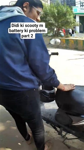 Didi ki scooty m battery ki problem thi #helping #help #motovlog #viral #shortsviral