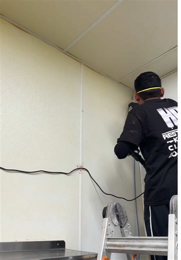 Steam Cleaning FRP Walls in Commercial Kitchens
