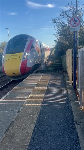 Lner Azuma 800 107 Passing Seaham London Kings Cross - Aberdeen