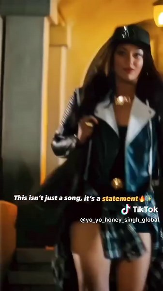 Yo Yo Honey Singh is back with his infectious energy and unbeatable beats! 🎶🎤 His vibes make every party a hit, and we're ready to groove along! Let’s celebrate the magic of Desi Kalakaar together! 💃🕺 ☆ Follow 👈 ☆ Artist : Yo Yo Honey Singh ☆ Honey 3.0 ☆ Follow👉For More Content Related to yoyohoneysingh. ☆ Hashtags ☆ #yoyohoneysingh #yoyo #honey_singh #honeysingh #new #newreels #newpost #trending #yyhsofficial #yyhs #yo #yoyotricks #yoyohoneysingh #yoyofactory #yoyooxide #honeysinghfan #ho