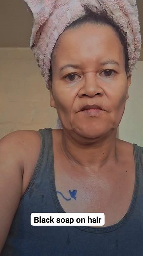 103 reactions · 18 comments | #kroesmeisie #naturalhaircontent Benefits of Black soap on hair: 1..cleanse and remove build up 2..soothe itchy dry scalp 3..promotes hair growth 4..helps treat dandruff And many more etc❤️殺 Ek verkoop die black soap dames.message my 0632275587 | Gayleen Basson | Facebook