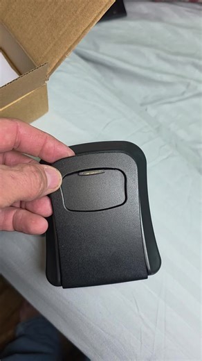Ever get locked out or need to share a spare key without handing it to everyone? This wall-mounted key lock box keeps your house, garage, or rental keys secure while giving easy access with a simple 4-digit code. It’s weatherproof for outdoor use, holds multiple keys, and has a resettable combination so you stay in control without hiding keys under mats or flower pots. A simple, affordable upgrade for homeowners, rentals, cleaners, or emergency access. #keylockbox #homesecurity #garageaccess #Ti