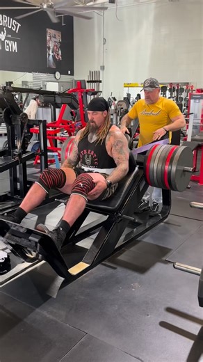 :Derek Wolfe Hits Armbrust Pro Gym for an Epic Leg Day Today, @derekwolfe_95 former Denver Bronco, trained legs at @armbrustprogym and it was nothing short of electric. This is a powerful reminder of how disciplined, strong pro athletes live their day-to-day lives and push toward greatness every single session. The Main Set: A Masterclass in Progression Exercise:** Hack Squat Format:** 3 sets of 10 reps Progression:** Drop of three plates per side every 10 reps Starting Load:** 18 plates of 45 l