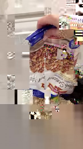 3K views | This crockpot chicken and stuffing is so good and so easy because you just literally throw it all in the crockpot on the low setting and then it’s ready just in time for dinner. All you need is:-3 boneless chicken breast -season with salt/pepper and Italian seasoning-bag or box of stuffing-fresh green beans-2 cups of chicken broth-1 can of cream of chicken soup | Glambytes Blog | Facebook