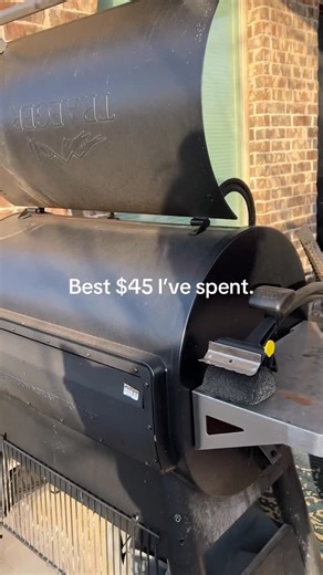 Vanessa Baker Fillingim on Instagram: "How many times have I said, ‘Did you clean up the greasy mess by the grill?’ Because somehow the grease catcher is ALWAYS missing… Then the dogs get into it. Or it tips over. Or it blows across the patio like a crime scene. 😵‍💫 This finally fixes that. Clean. Contained. Zero mess. Comment GRILL for the link — and make sure you’re following me or the DM won’t send. 🔥🐶"