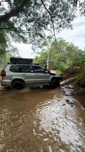 Toyota Prado: ¡Aventuras Off-Road Sin Límites!