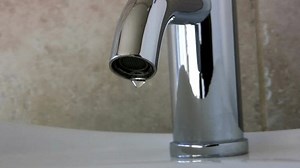 Dripping Faucet Leaking Sink Kitchen Home Stock Footage Video (100% Royalty-free) 3689342167 | Shutterstock