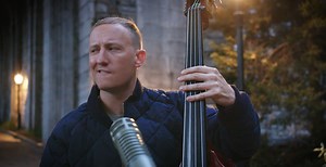 Brady Watt - "All Along The Watchtower" Stream: https://ingrv.es/all-along-the-watcht-cv1-1 Originally Written and Performed by Bob Dylan Carlos Homs - Keys, Piano, Synthesizer Jamie Homs - Vocals Brady Watt - Vocals, Bass, Drums, Producer Mixed & Mastered - Nef Sean Dougherty - Artwork Darren Tun - Shot and Directed by Marlena Rutkowska - Production Assistant KRUSOU - Video Production and Creative Direction Ryan Perea - Editor Born Ready Films TTT RECORDS 2022 DJ Premier, Ian Schwartzman, Keebs