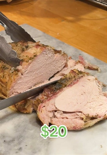 $20 Turkey for 4! Affordable thanksgiving recipes can be delicious, too 🦃 🍂 🍁 TOTAL: $20.88 PER SERVING (4): $5.22 - Turkey Breast $12.97 - Onion $0.67 - Ranch packet $1.25 - Bacon $5.99 #thanksgivingturkey #viralturkey #budgeting #thanksgivingdinner #turkey