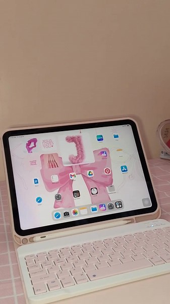 Transform Your iPad into a Laptop with Wireless Keyboard