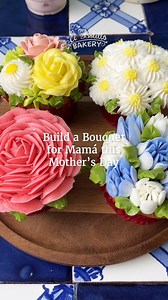 ¡Últimos días para sorprender a mamá con un hermoso ramito de flores! Visita tu El Bolillo Bakery más cercano y elige las flores perfectas para ella, ya sean sus colores o tipos favoritos. 🌼🌷 Además, no te pierdas: Conchas de Corazón Pastelitos del Día de las Madres Galletas, cake pops y más! Todo estará disponible para compra en línea hasta mañana, 9 de mayo, y en nuestras sucursales hasta el 11 de mayo. ¡Te esperamos! ___ ¡Last chance to surprise mom with a beautiful flower bouquet! Visit yo