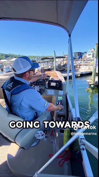 How to Dock a Pontoon Boat: Easy Step-by-Step Guide