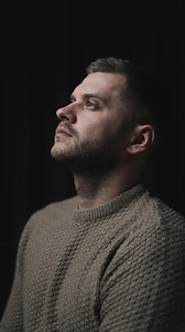 83K views · 4.4K reactions | Self-portrait photo idea at home with just your phone. #photo #photographer #photography #mobilephotography #mobilephoto #portrait #selfportrait #selfie | Oleksii Melnyk | Facebook