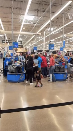 The Blueprint 🧠 | Viral Energy on Instagram: "Damn Walmart Got Action 🫣😳#fight #viral #explorepage✨ #caughtoncamera #walmartpeople"