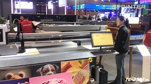 🚀 Introducing the TC-2513Mh UV Flatbed Printer – the Ultimate Solution for Precision and Flexibility! The TC-2513Mh UV flatbed printer from SPRINTER integrates advanced technology with high-performance features to deliver exceptional printing results for even the most challenging applications. 🔧 Key Features: Visual Positioning for perfect alignment every time. Human Sensor (Safety Light Curtain) to ensure safe operation. Multiple Print Modes including C-W, W-C, CWC, and CWV, giving you ultima