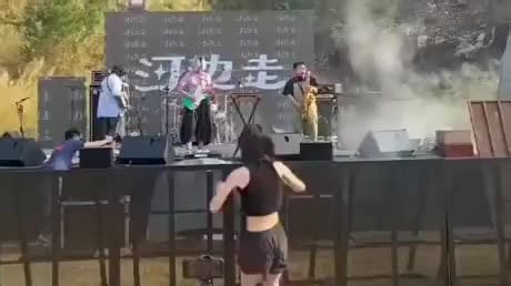 Stop, stop.... She's retarded. #fy #fyp #funnyvideo #prank #crazy #funny #viral #fail