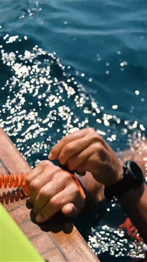 ElDIDI MARINE on Instagram: "Stop swimming, start flying. Ever wondered what it feels like to have dolphin-level speed? Meet the Asiwo Manta Sea Scooter—the ultimate underwater propulsion vehicle designed to redefine your ocean adventures. Whether you’re a pro diver or a weekend snorkeler, this lightweight beast (only 7.7 lbs!) lets you glide effortlessly up to 40 meters deep. No more fatigue, just pure exploration. Top Specs You Need to Know: ✅ Speed: 3-speed modes reaching up to 5 ft/s (1.5m/s