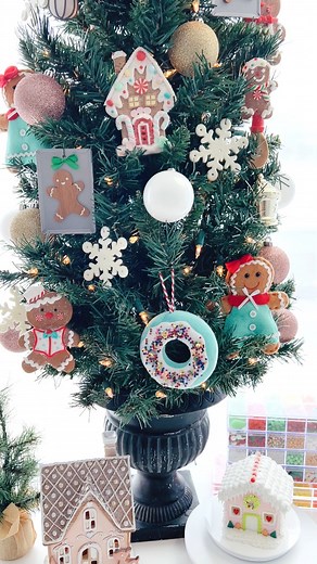 10K views · 93 reactions |  My Bakery Christmas Tree is full of Gingerbread Cookies, spoons, whisk, Gingerbread Houses and sprinkled sweets! 療 I love it so much I decided to put it on my desk so I can enjoy looking at it while I work! I’m so excited to have it in my upcoming videos! 珞 #gingerbreadman #gingerbreadhouse #gingerbreadcookies #cookies #sugarcookies #cookiedecorating #cookieartist #bakerylife #christmastreedecorating #christmasbaking | Beka Claire | Facebook