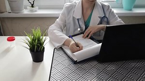 Krankenversicherungsformular, ärztliche Überprüfung des Versicherungsschutzes, Schutz: Stockvideos & Filmmaterial (100 % lizenzfrei) 3450911609 | Shutterstock