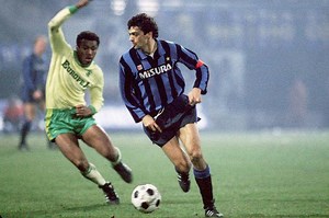 🗓️ #𝘖𝘯𝘛𝘩𝘪𝘴𝘋𝘢𝘺 Quand le FC Nantes menait 3-1 à la pause face à l'Inter de Milan en quart de finale de la Coupe UEFA, le 19 mars 1986. 🔙 #replayFCN 📺 Dugout | FC Nantes
