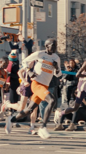 BLOCK RUNNERS on Instagram: "Block Runners at the NYC Marathon 🗽 Seeing the squad fly by Bedford & Lafayette was something special! Appreciate the community pulling up and spreading love the Brooklyn way !! Who else had DJs spinnin on a treadmill 😂 shoutout @mellowdomingo & @frikaan_time Can’t wait to run it back next year! Congrats again to everyone who earned that @nycmarathon medal! 🥇 Seed the block 🌱🧱"