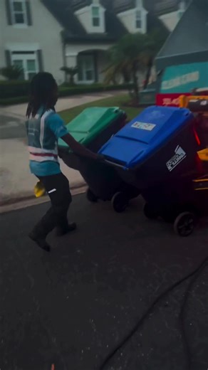 We appreciate the customers who truly get it. 🙌🗑️ The ones who know that clean trash cans mean a fresher home, less mess, and one less thing to worry about each week. Thank you for trusting Clean Cans to take care of the dirty work. We love serving this community! 💦✨ #CleanCans #CentralFlorida #TrashCanCleaning #HappyCustomers #YellowStickerClub