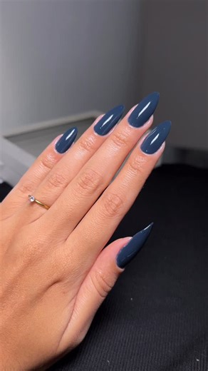 Samara Sanggi on Instagram: "O clássico Jeans da coleção Retrô traz o azul perfeito para quem ama sofisticação com personalidade ✨ • Jeans | Colorama Id do Mercado Livre XZSQAW-6122 @mercadolivre #MeusFavsDoMercadoLivre #MercadoLivre #unhas #nails #unhasnaturais #coloramaretrô #esmaltes #unhasperfeitas #unhaslindas #girlsnails #bluenails"