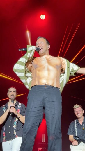 When we saw you guys picked this one, Howie D knew he had to take it to the next level. Day 15 is “My Heart Stays With You” 🌹 | Backstreet Boys