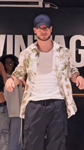 Essa aqui já tá disponível na nossa plataforma @vintagedanceclass @justintimberlake - my love #mylove #justintimberlake #JT #escoladedança #auladedança #dance #choreography #auladedançaonline #dança #coreografia #danceclass | Jean Mendes