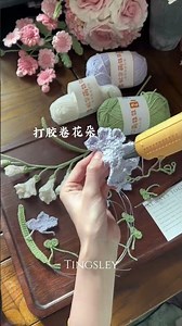 A simple and easy-to-assemble bouquet of lace flowers, the purple ones are very fragrant. The patte