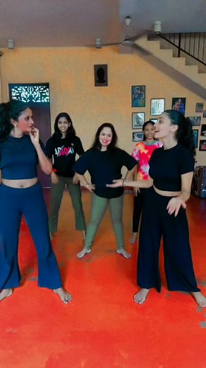 rehearsal time💃🤭🫣#pradeepa #ariyawansha #dance #troupe #💃💃💃 #fypシ゚viral #ceylon_warriors