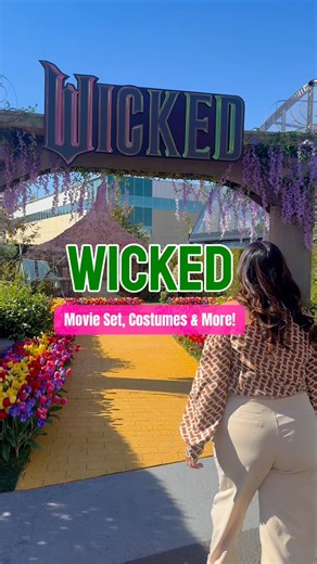Follow the yellow brick road with us into this incredible #Wicked experience! 💗💚 See Wicked in theatres on November 22. Get your advance tickets here 🎟️➡️ https://cinplx.co/4eyA3B1 | Cineplex